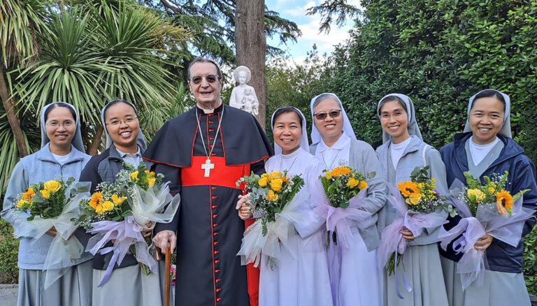 La Virgen de La Vang en los Jardines Vaticanos • Istituto Figlie di ...