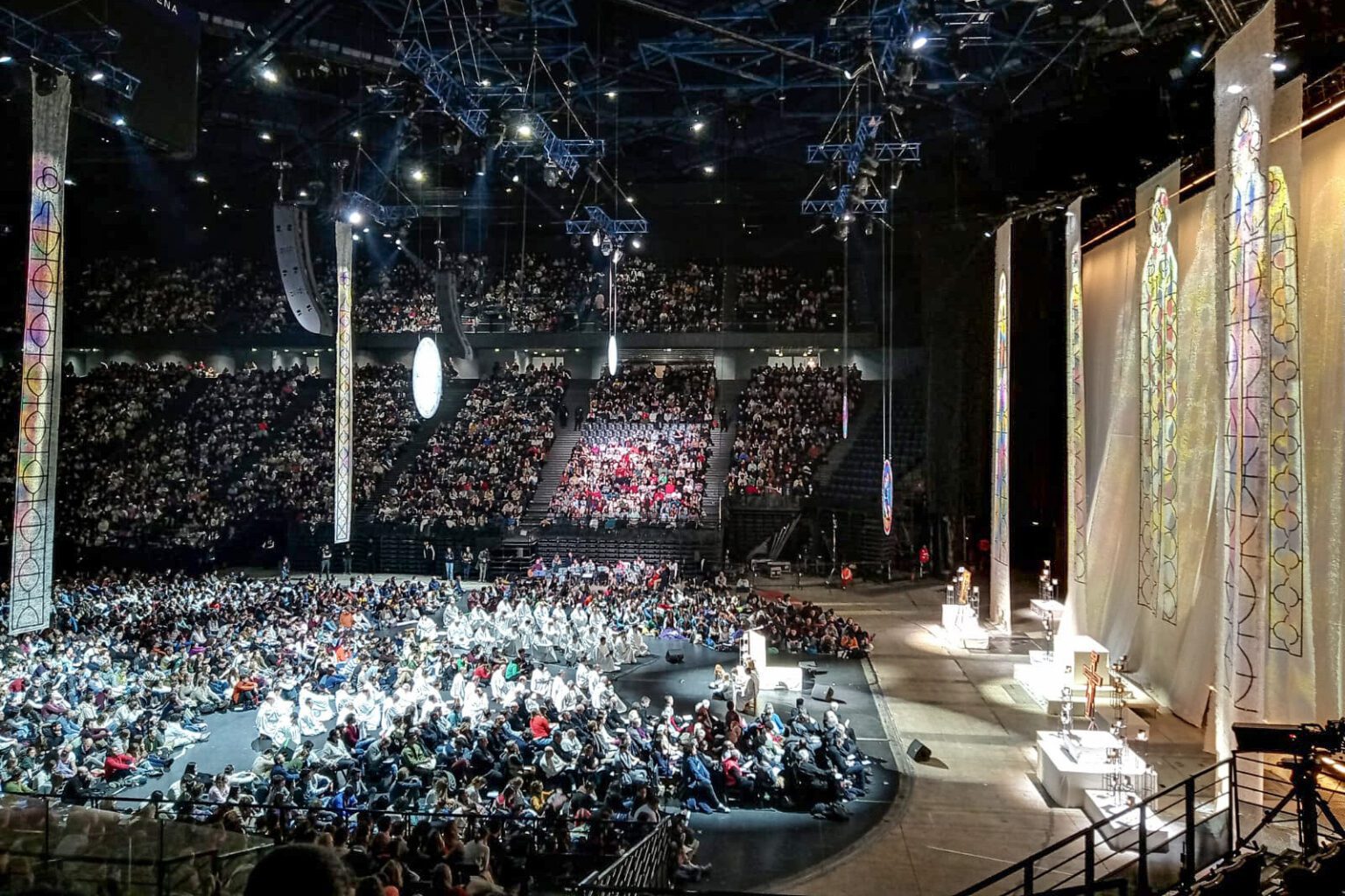 Capodanno di Taizé a Parigi: le FMA accolgono i giovani • Istituto ...